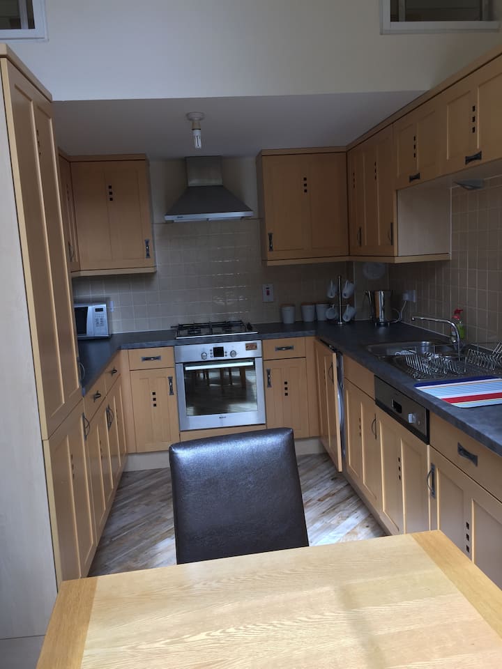 Beautiful Edinburgh Flat With 2 Double Bedrooms - Edinburgh