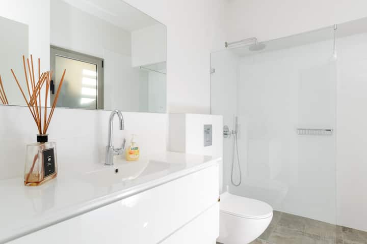 New Renovated 2 Bedroom Shenkin/rothschild - Tel-Aviv