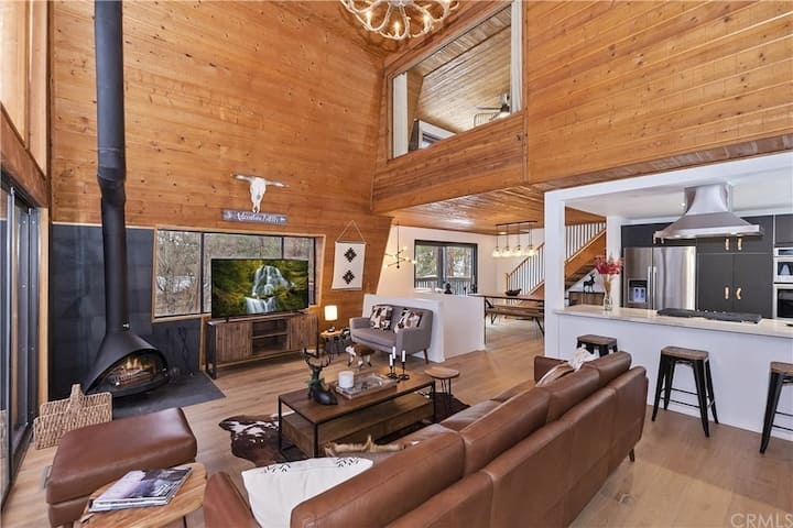Designer Cabin W Hot Tub & Sauna Right By Bear Mtn - Big Bear, CA