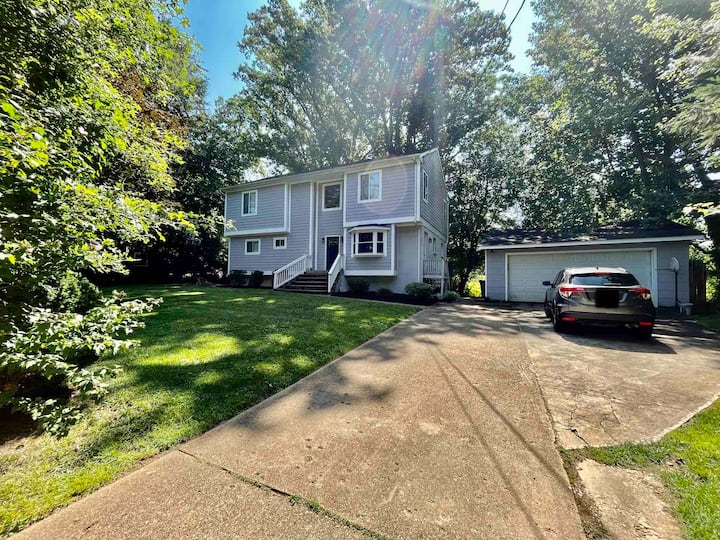 Modern Villa Sleeps 10 17 Min To Dc 5 Bed 3.5ba - Fairfax, VA