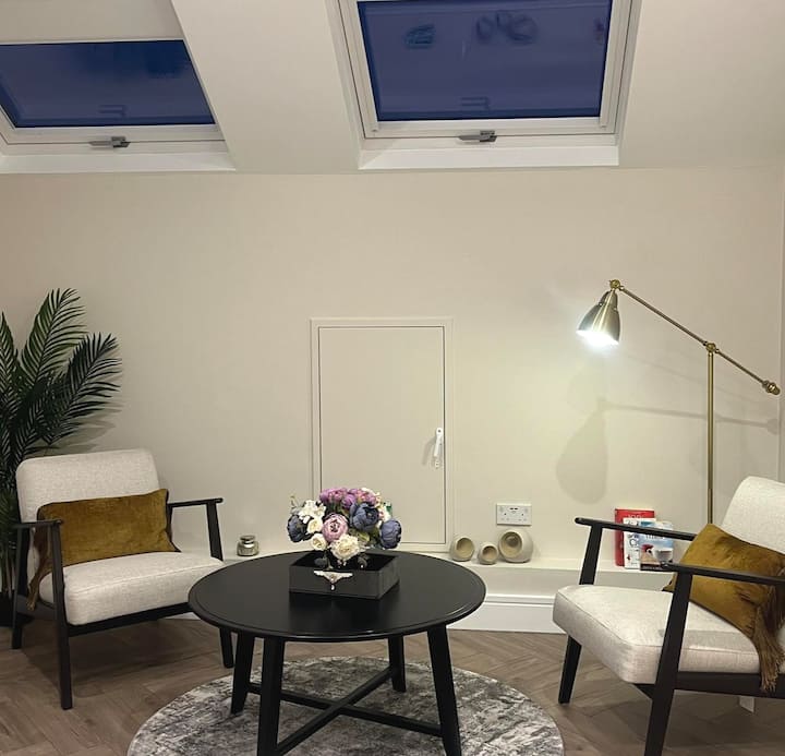 Attic Room In Citywest - 더블린
