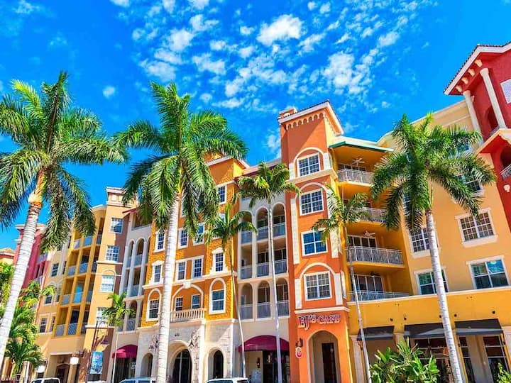 Stunning Bayfront Condo - Steps To 5th Ave & Beach - Naples, FL