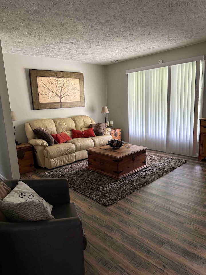 Cozy Place Next To Cardinal Greenway - Muncie, IN