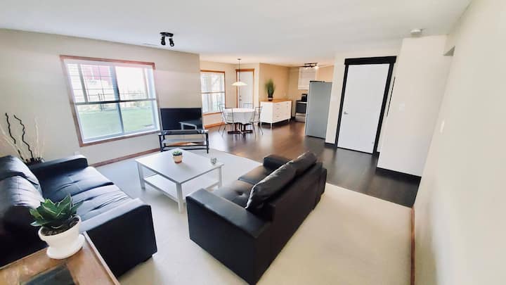 Luxury 1br Basement Suite - Close To Airport! - Calgary