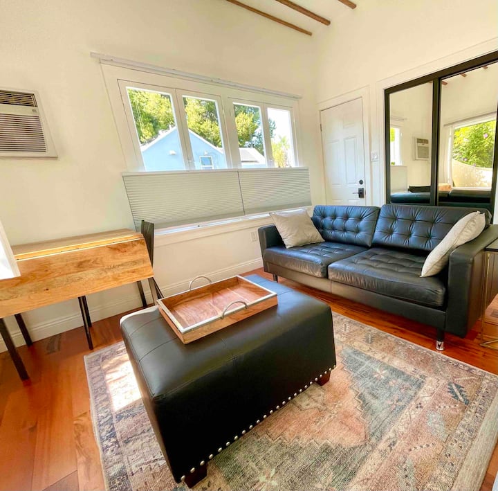 1920s Apt Upgraded Modern - Los Angeles, CA