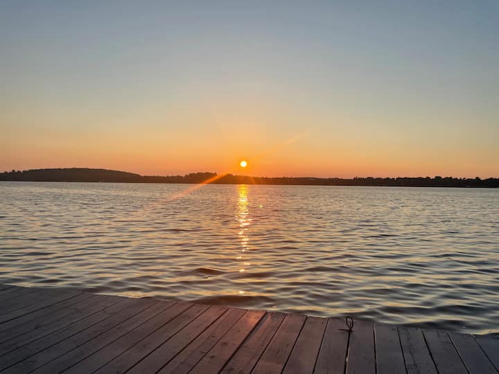 Cottage On Chemong Lake, On - Peterborough