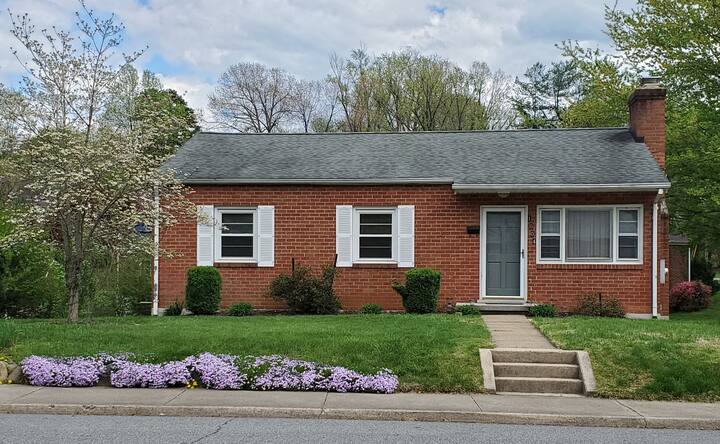 Holmes House - Charlottesville, VA