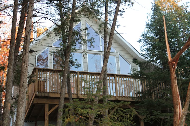 Cottage on Lac Sinclair - Cottages for Rent in Low, Québec, Canada - Airbnb