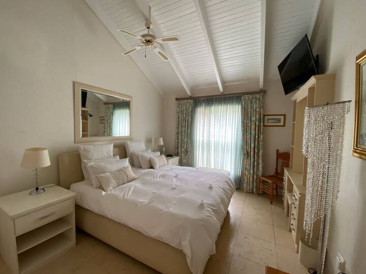 Battery Inverter, Well-equipped Home,24hr Security - Plettenberg Bay