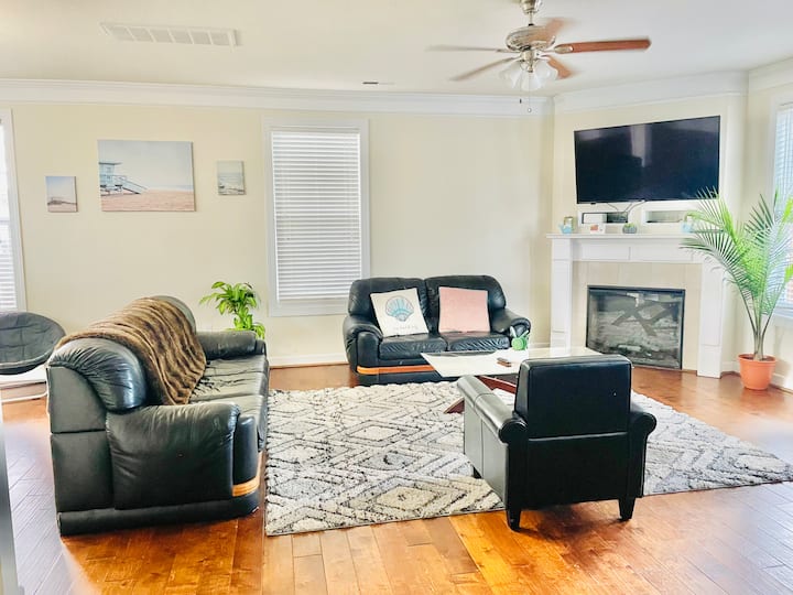 4br Vacation Home With Private Backyard - Virginia Beach, VA