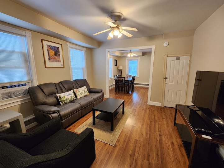 A Simple Stay-comfortable 3bdrm, Central Location - Adjacent Music Festival