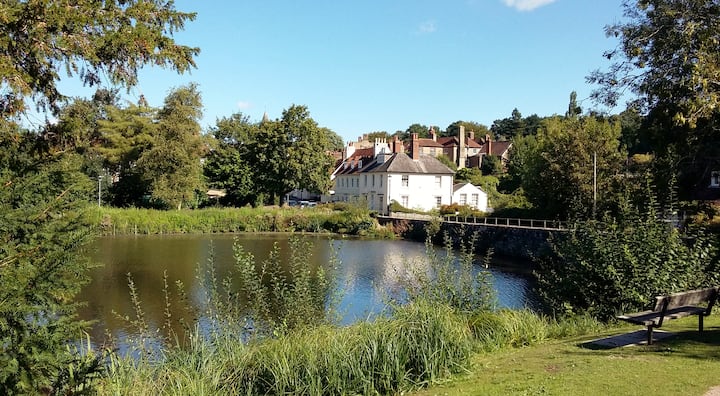 10 Best Airbnb Vacation Rentals In Midhurst, UK | Trip101