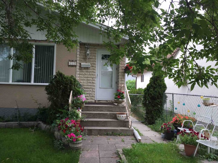 Cozy And Friendly Home! - Winnipeg
