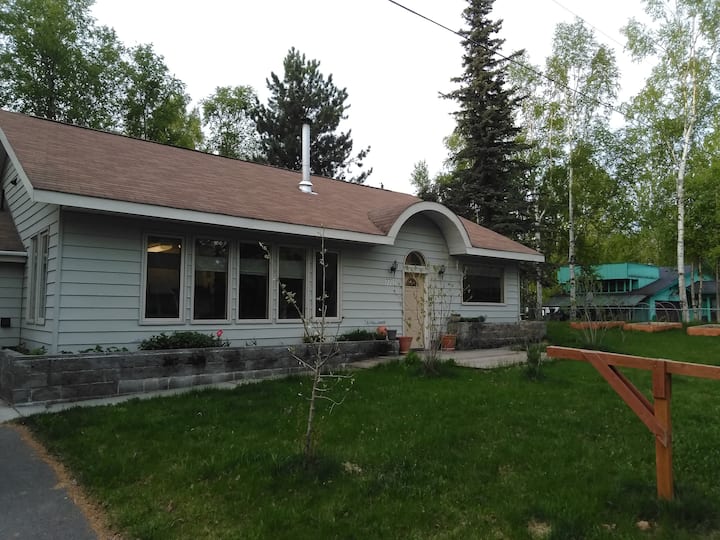 Large 2 Bedroom Anchorage Home With Garage Use! - Anchorage, AK