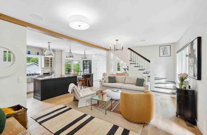 5 Bed Village Retreat - Spring Bloom - Amagansett, NY