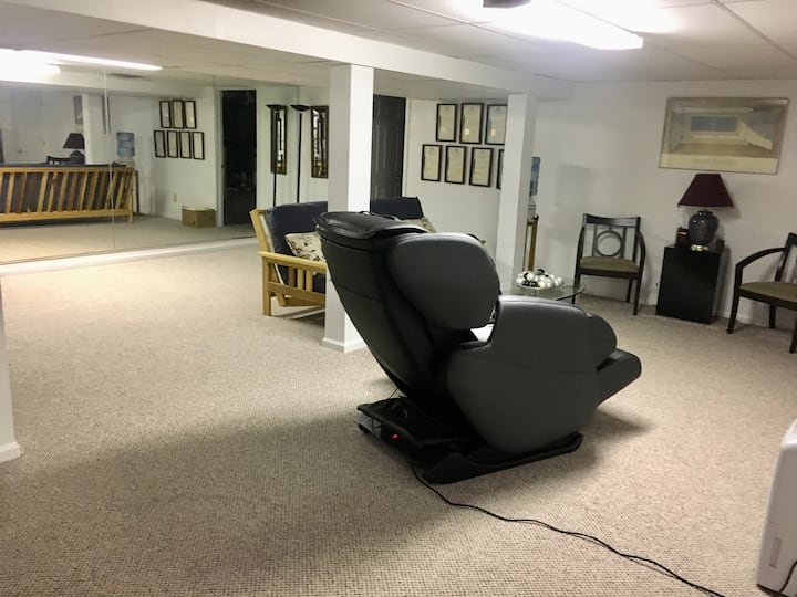 Spacious
Private Suite And Private Bath - Albany, NY