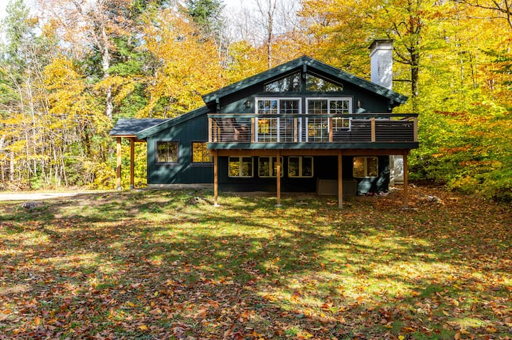 Mountain Escape: Ski, Fireplace, Outdoor Theater - New England