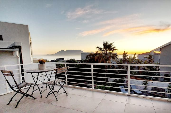 Modern Peaceful Apartment With Views, Pool & Sauna - Parklands