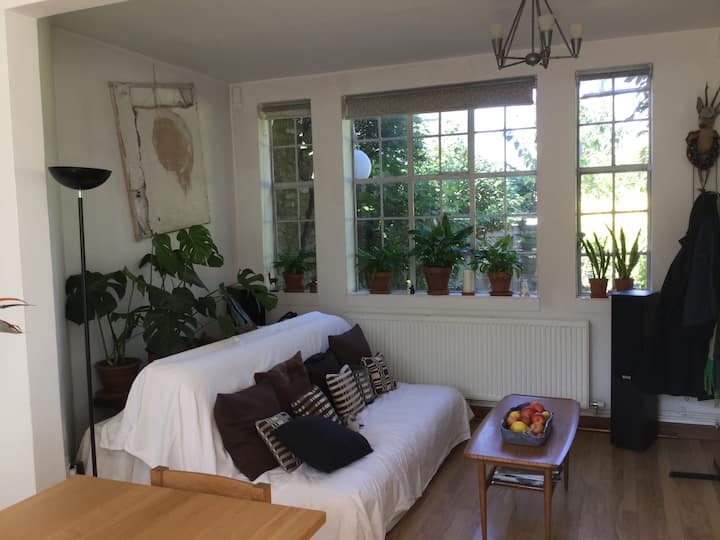 Shared Bath, Tiny House & Gardens, Shepherd's Bush - Londres