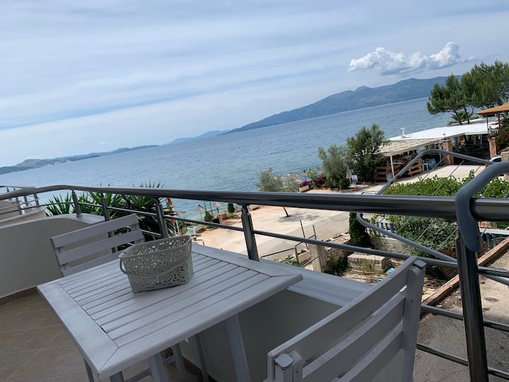Comfy Beach Front Apartment!1.7 - Sarandë