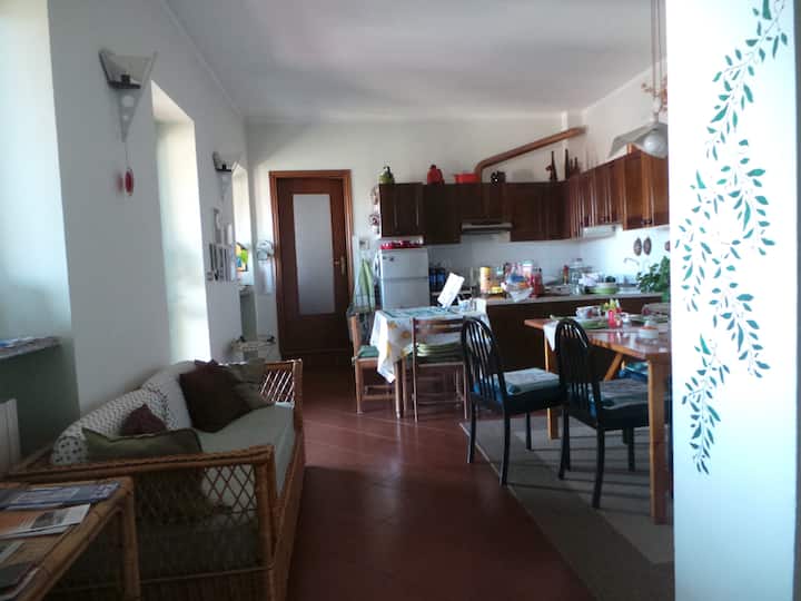 Spazioso Appartamento Sito 2°piano - Ivrea