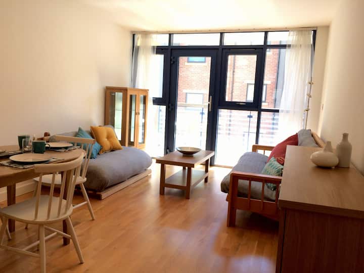 Beautiful 2 Bed City Centre Apartment With Balcony - Exeter