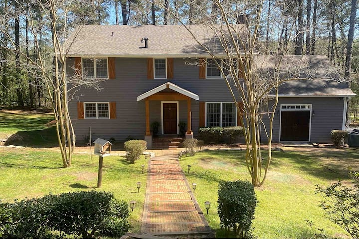 Spacious Marietta Hidden Gem - Marietta, GA