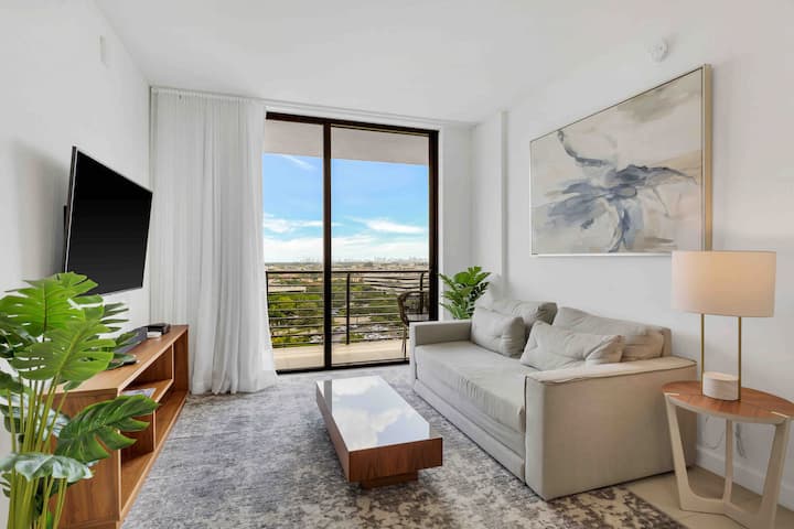 Modern & Stylish 1-bedroom In Luxury Dt Doral - Doral, FL
