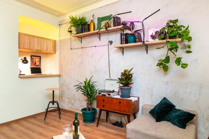 Cozy And Chic 1br In The Heart Of Tbilisi - Georgia