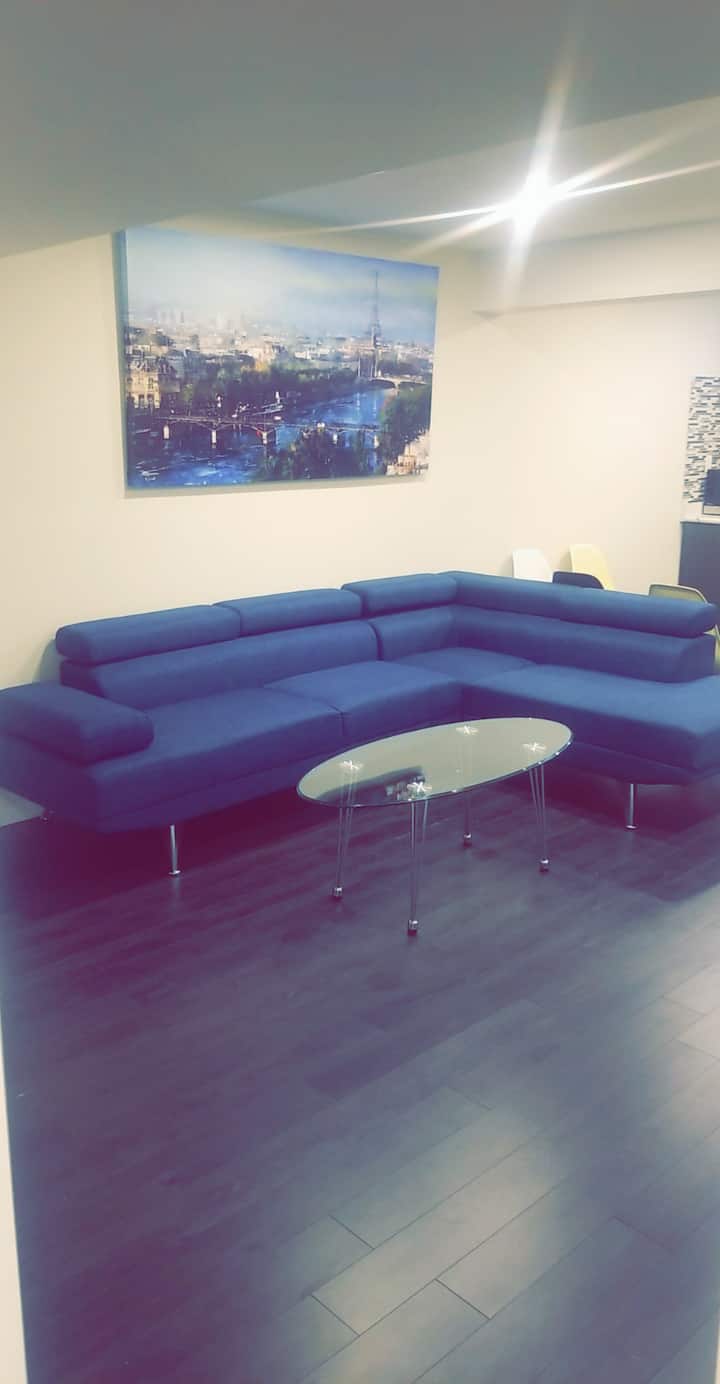 Qsc Luxury 2 Bedroom Basement Apartment - Bolton, ON, Canada