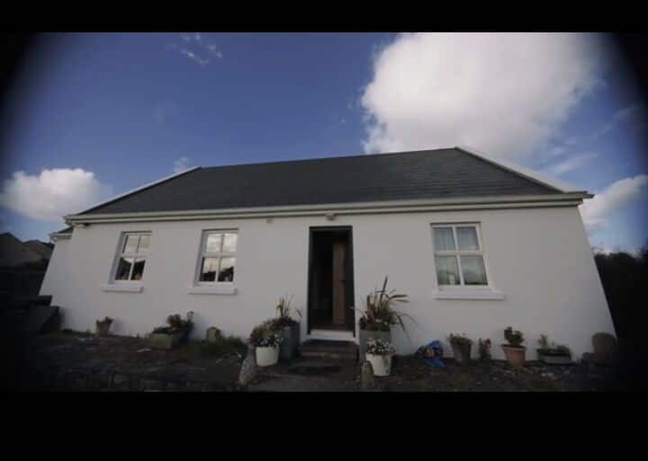 Lahinch, " The Green Door . Ideal For Quiet Break - Lahinch