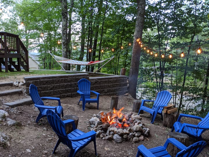The Getaway Chalet: Relaxation, Views & Fire Pit - New Hampshire