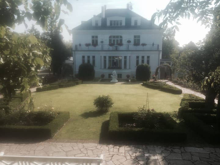 Self Contained Studio - Prag