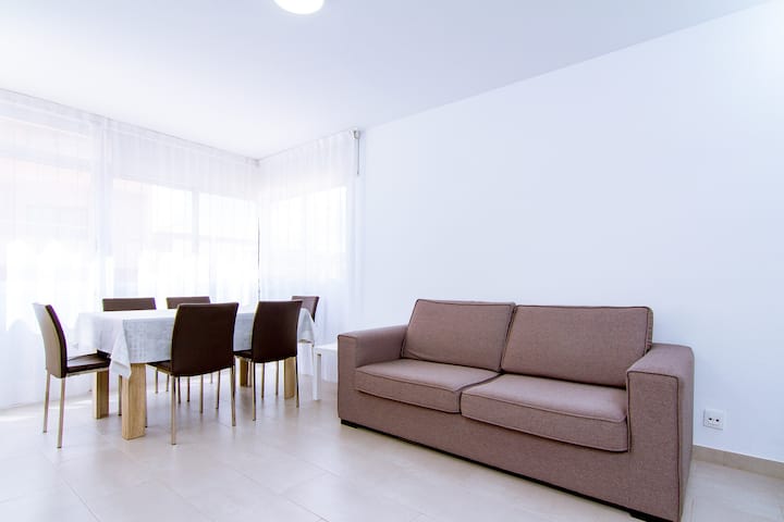 Apartamento Frente A La Playa. Av. Papa Luna - Peñíscola