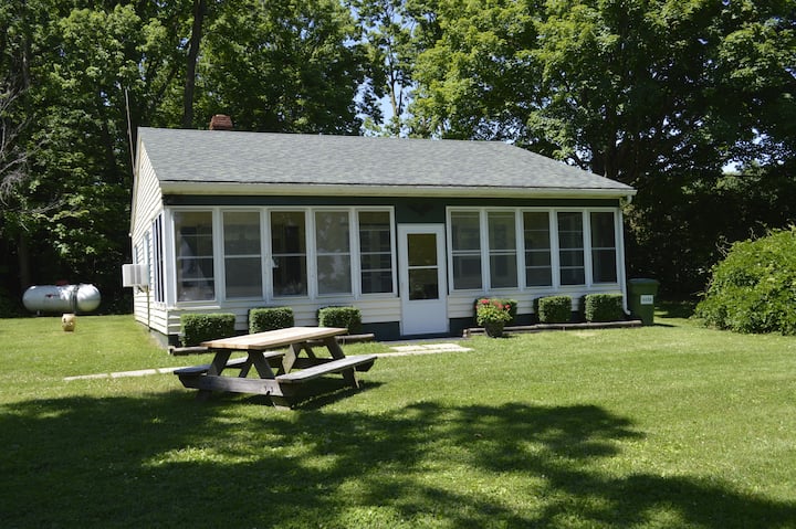Island View Cottages - Yellow Cottage - Put-in-Bay, OH