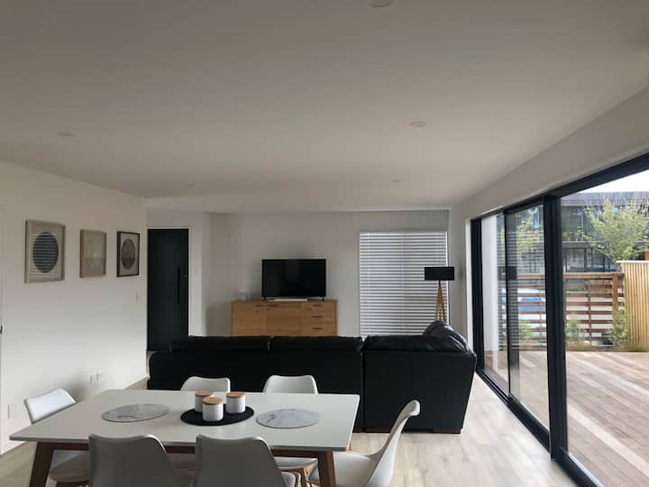 Modern Central  City 4 Bedroom Townhouse - 크라이스트처치