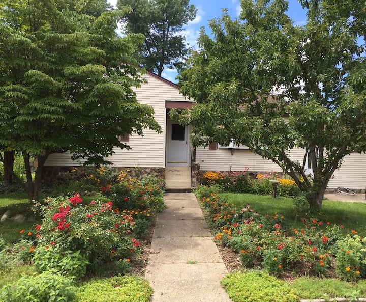 Garden View Apartment Near Vibrant Main Street - Beacon, NY