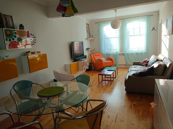Margravine Bright And Colourful 2 Bedroom Home - Londres