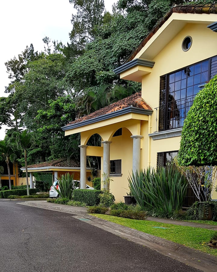 Escazú, The Perfect Location. Condo. A/c #3 - Escazu