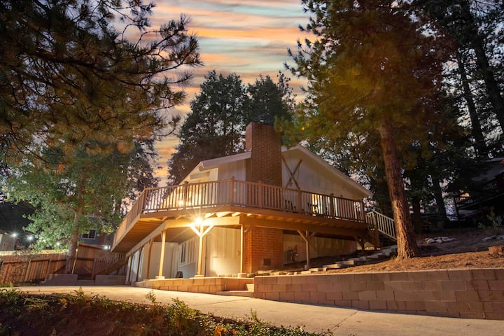 Romantic Hot Tub & Fireplace Near Snow Valley - Running Springs, CA