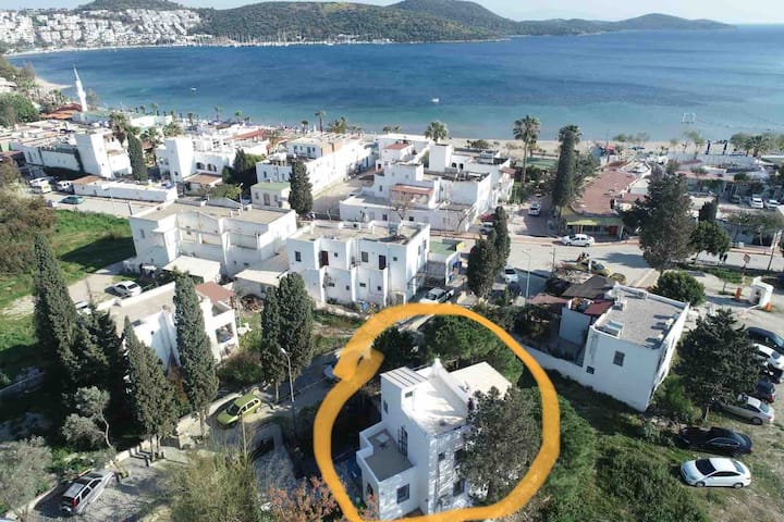 Bitez'de Sahile 30 Mt,müstakil Ve Bahçeli Ev - Bitez