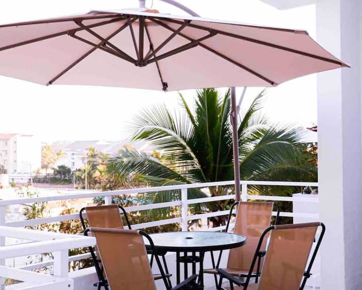 Amplia Villa A Solo Unos Pasos De La Playa - Manzanillo