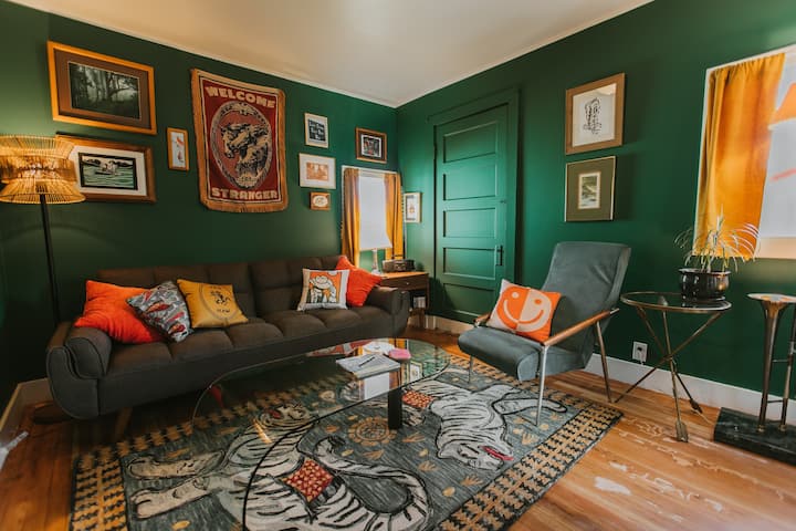 The Cohocabana
Cheerful One Bedroom Above Downtown - Port Angeles, WA