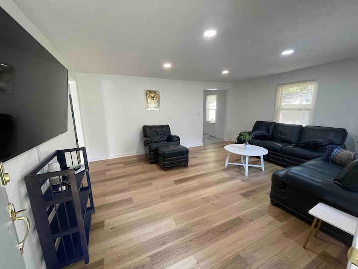 Indy Retreat • Close To Downtown & Attractions - Fishers, IN