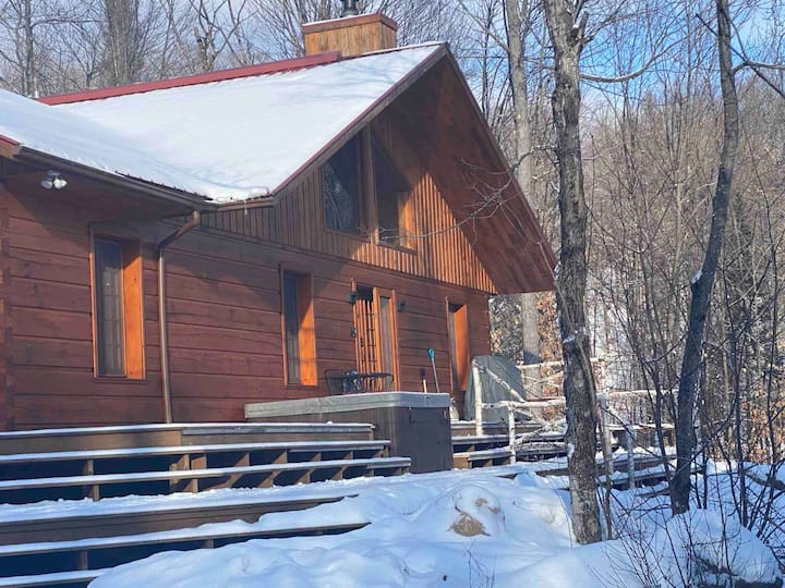 Chalet 49 Spa, Sauna, Babyfoot, Pacman, Feux - Quebec