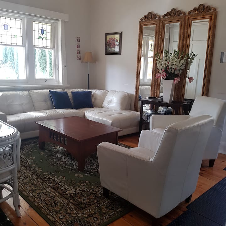 4 Bedroom 3 Bathrooms 2 Houses 4km 2 Cbd - Prospect