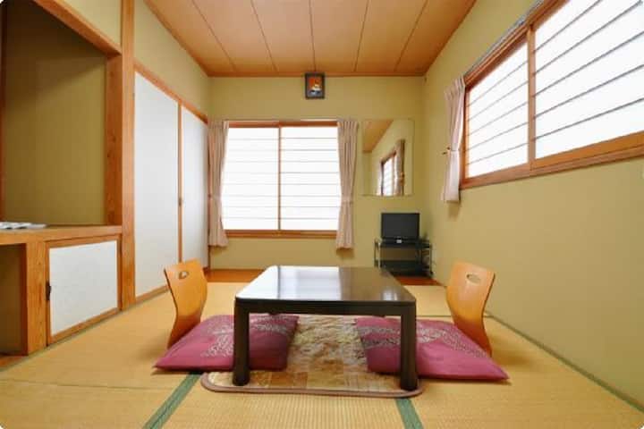 Japanese-style Room 6 Tatami/room Without Meals - 草津町