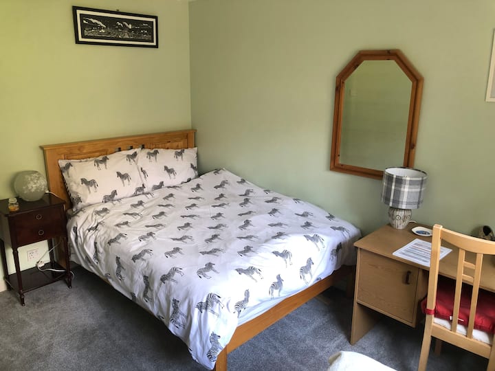 Fort William, Double Bed, In Medium Sized Room. - Spean Bridge