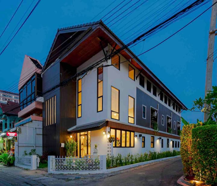 Cozy • Thapea Gate • Artistic • Groups & Families - 清邁