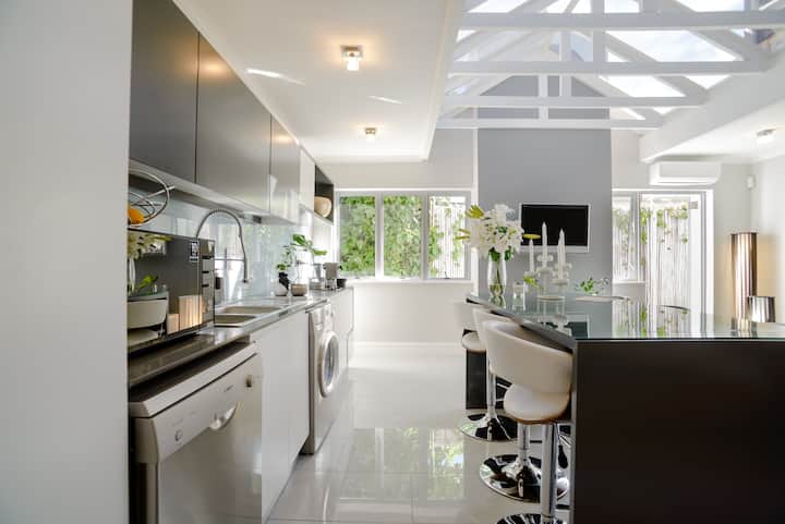 Casa Papi, Bright, Modern Retreat In Camps Bay - Cape Town